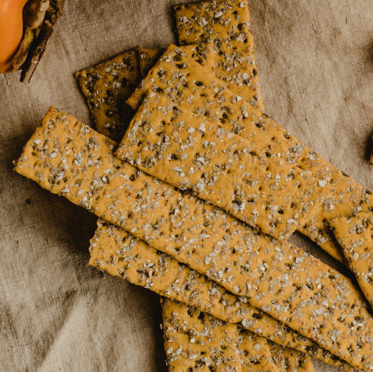 Homemade Sourdough Crackers (Crispy, Rustic & Naturally Fermented ...